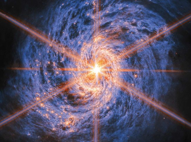New NASA photo shows the full power of a supermassive black hole | BBC ...