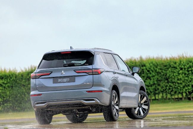 MITSUBISHI OUTLANDER PHEV | Autocar 24-Jun-26